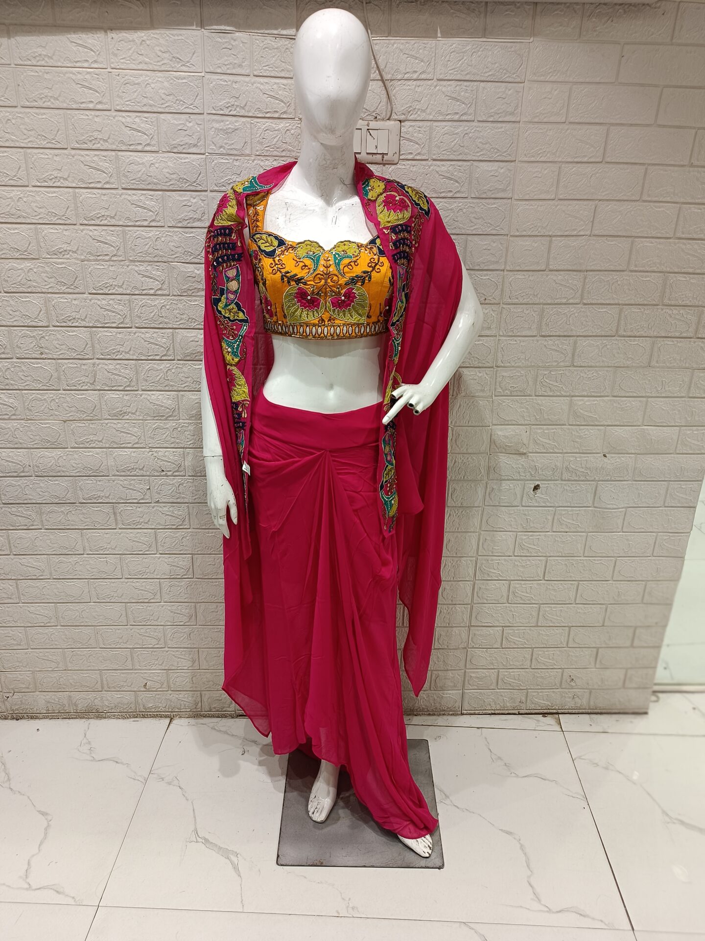 SOPHISTICATED! RANI COLOR READYMADE SAREE.